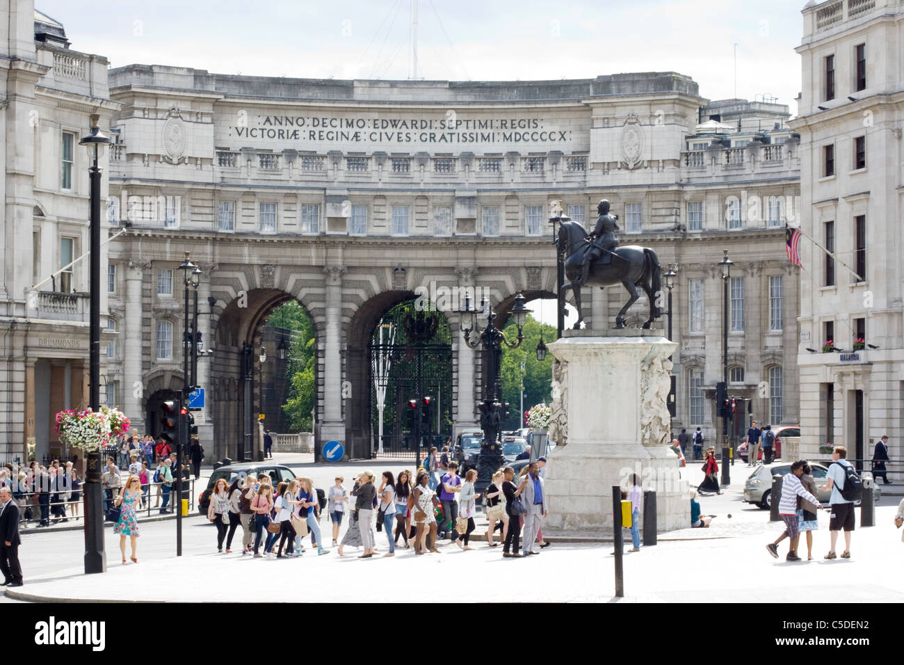 Queen street mall arch hi-res stock photography and images - Alamy