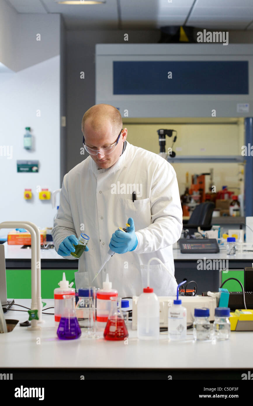 Wednesday 6th July 2011 Lab technician chemical testing at the Leeds ...