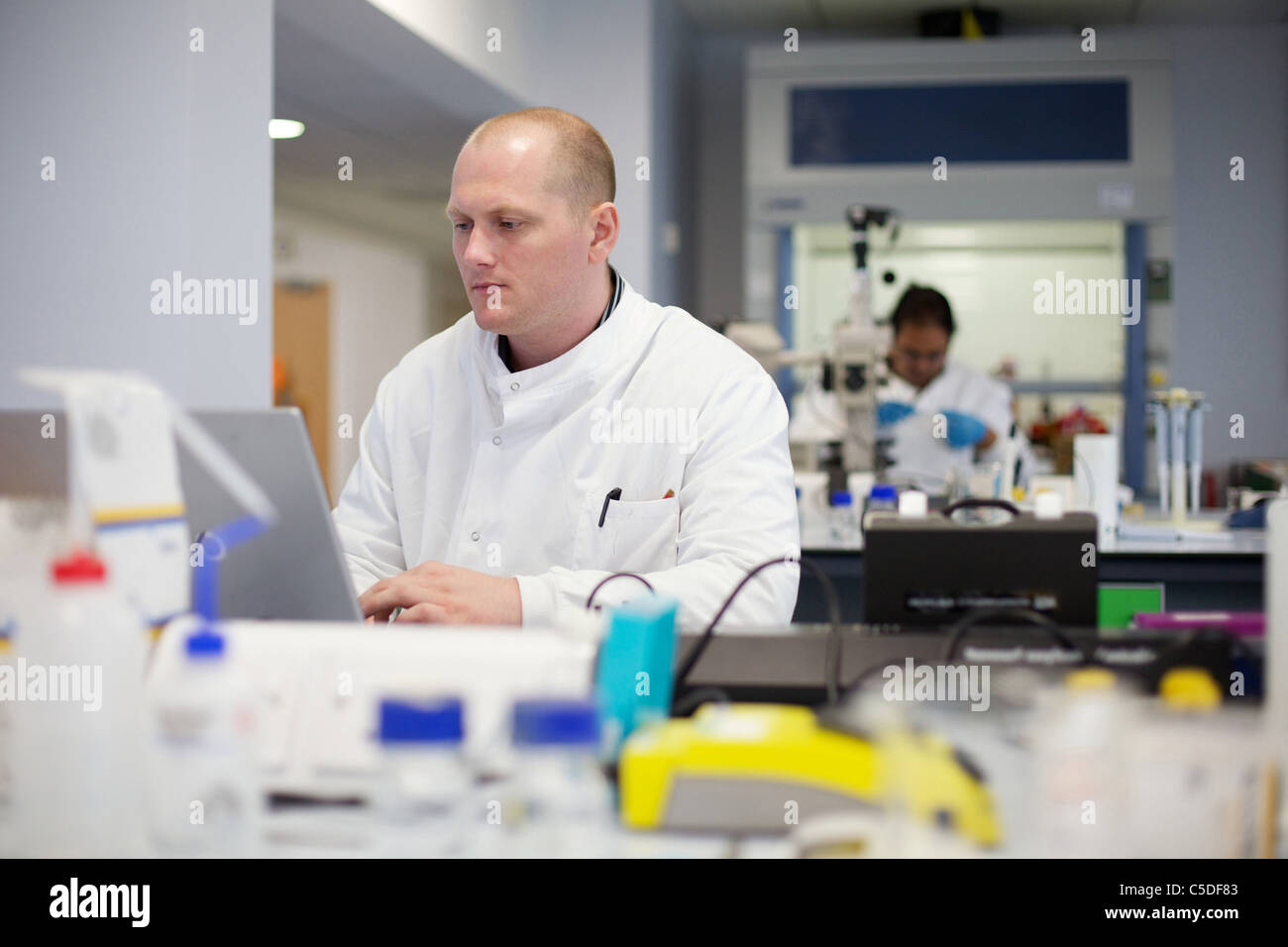 Lab technician hi-res stock photography and images - Alamy