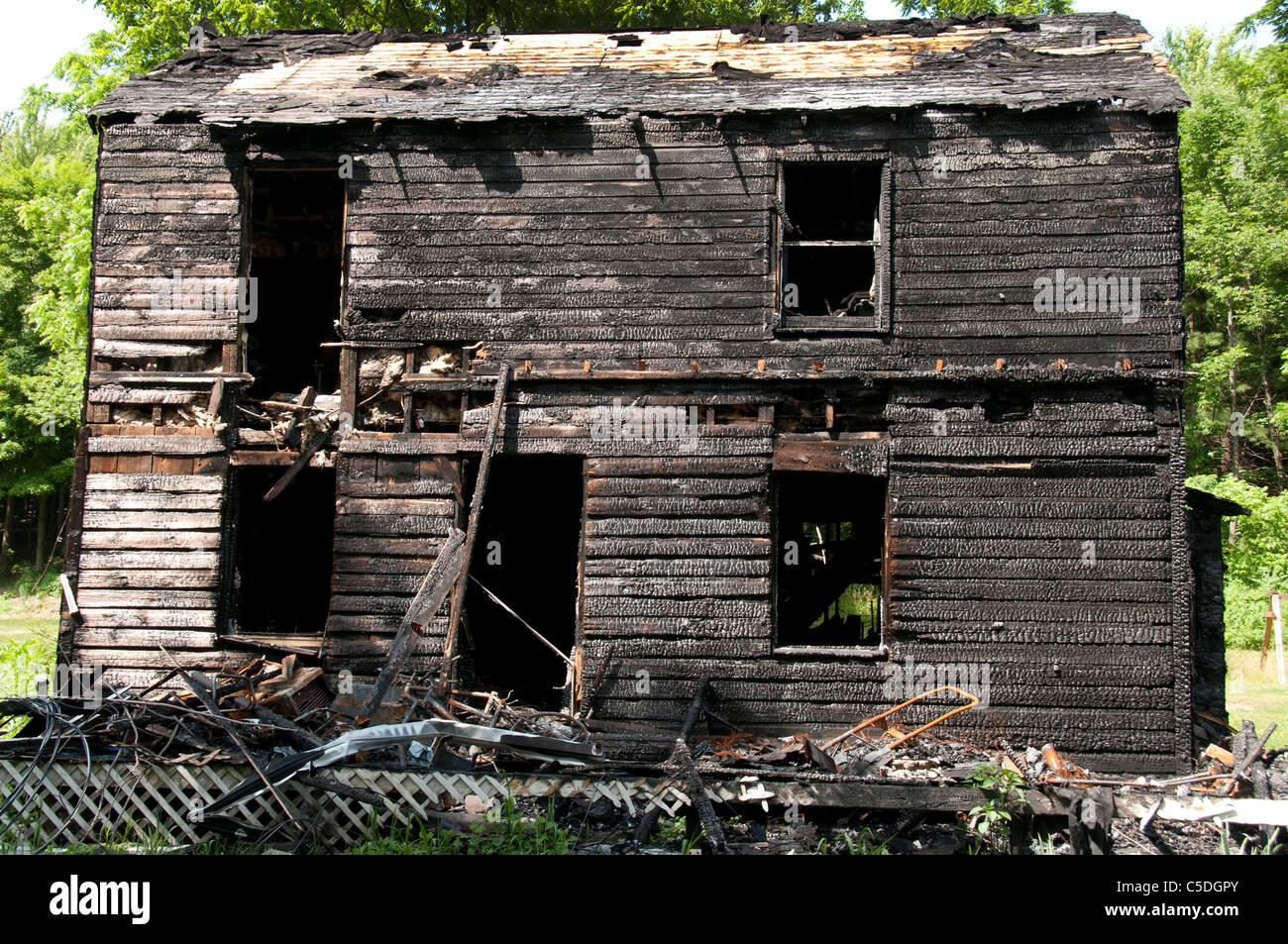 Burned house hi-res stock photography and images - Alamy