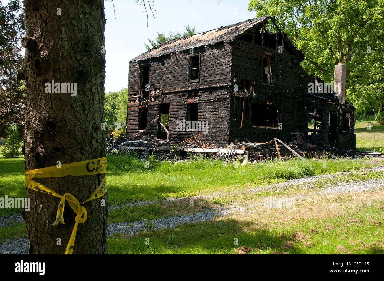 Burned house hi-res stock photography and images - Alamy
