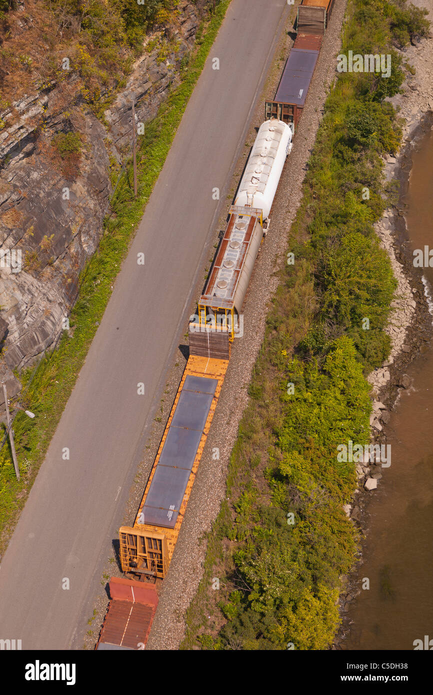 POUGHKEEPSIE, NEW YORK, USA - Freight train Stock Photo - Alamy