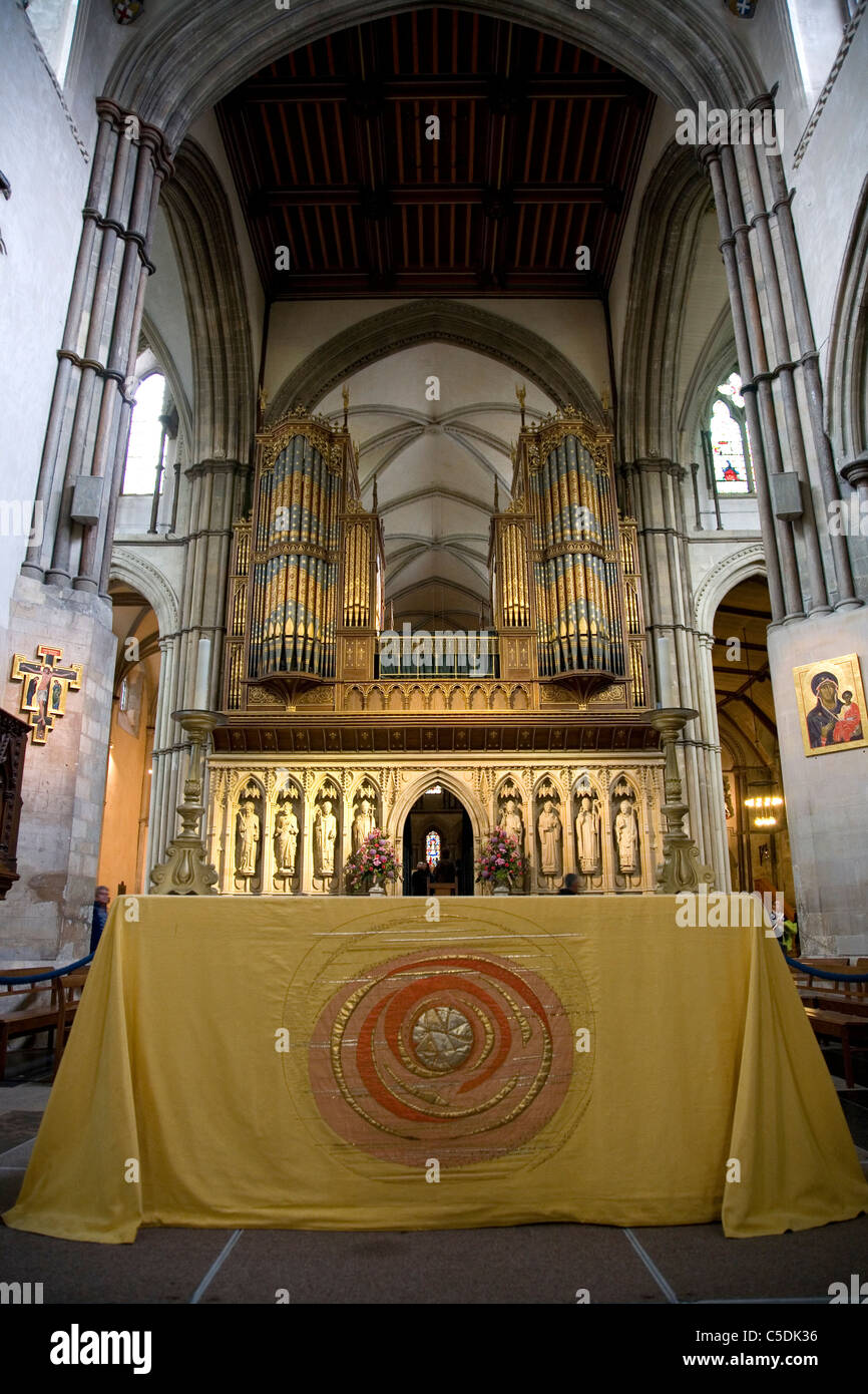 Rochester cathedral sculpture hi-res stock photography and images - Alamy
