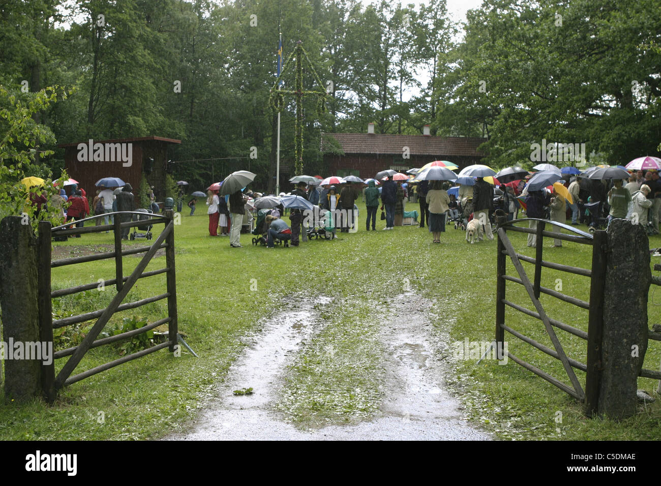 Crowd gates hi-res stock photography and images - Alamy