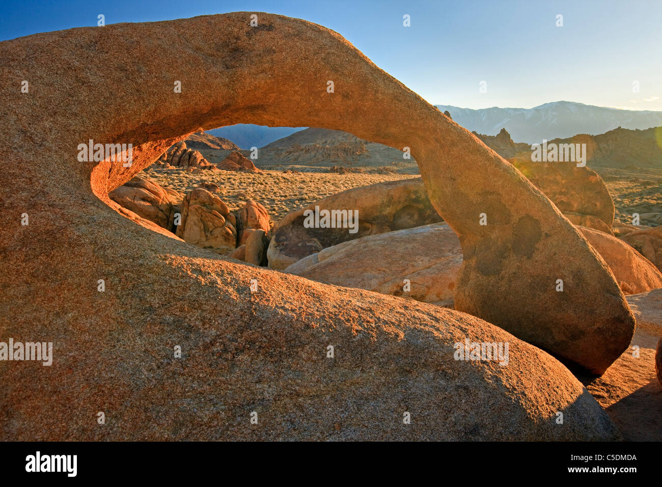 Mobius Arch, Alabama Hills near Lone Pine, California, USA Stock Photo ...