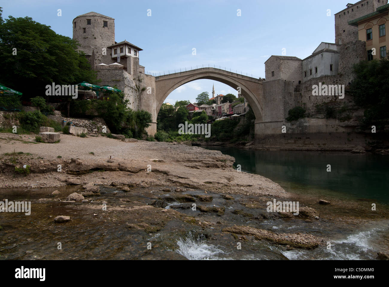 Mostar, bridge across the Neretva river, Bosnia and Herzegovina Stock ...