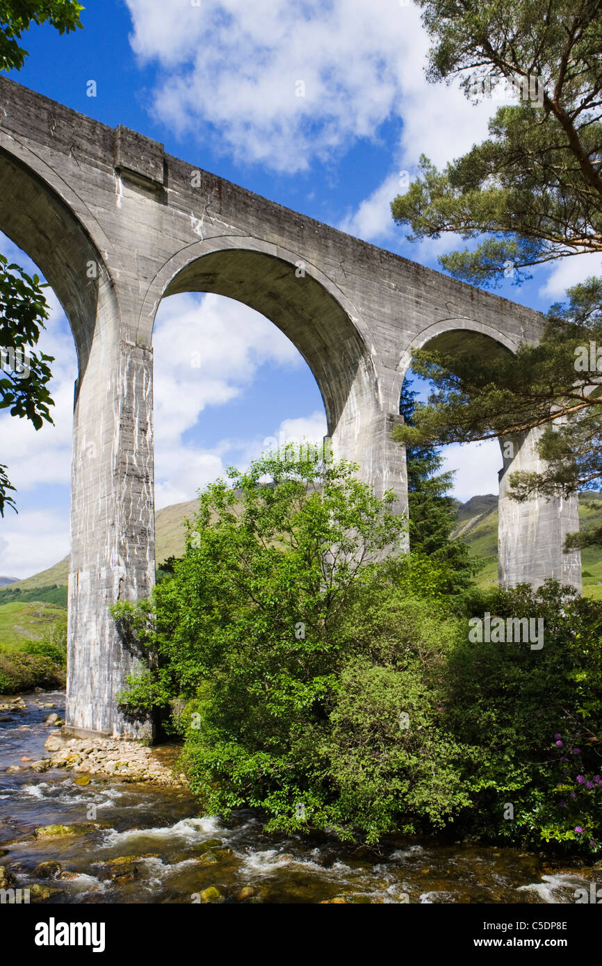 Viaduct hi-res stock photography and images - Alamy