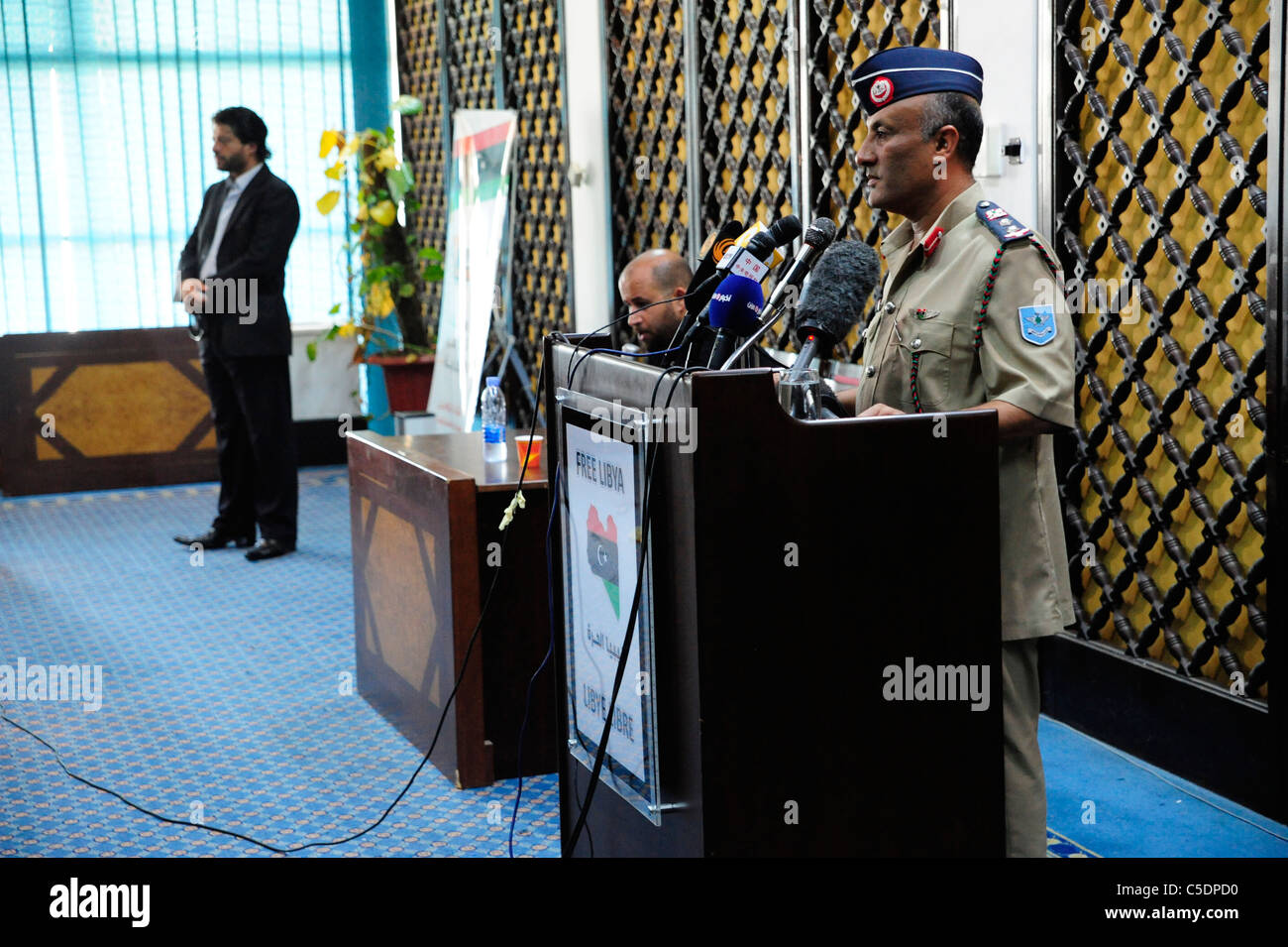 a war between Gaddafi army and Libya's Transitional National Council ...