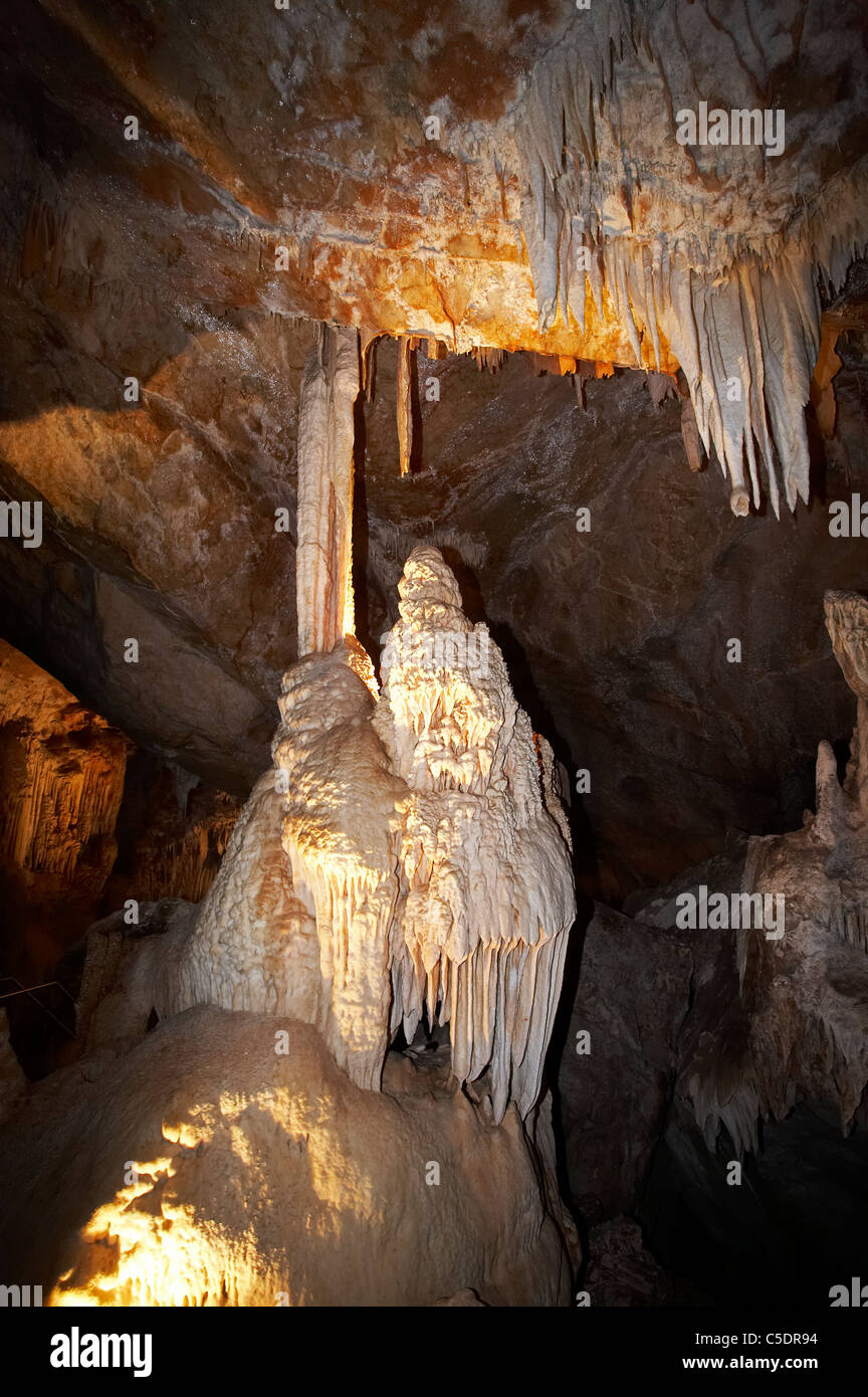 Stalagmites and Stalagtites, Lucas Cave, Jenolan Caves, Blue Mountains ...