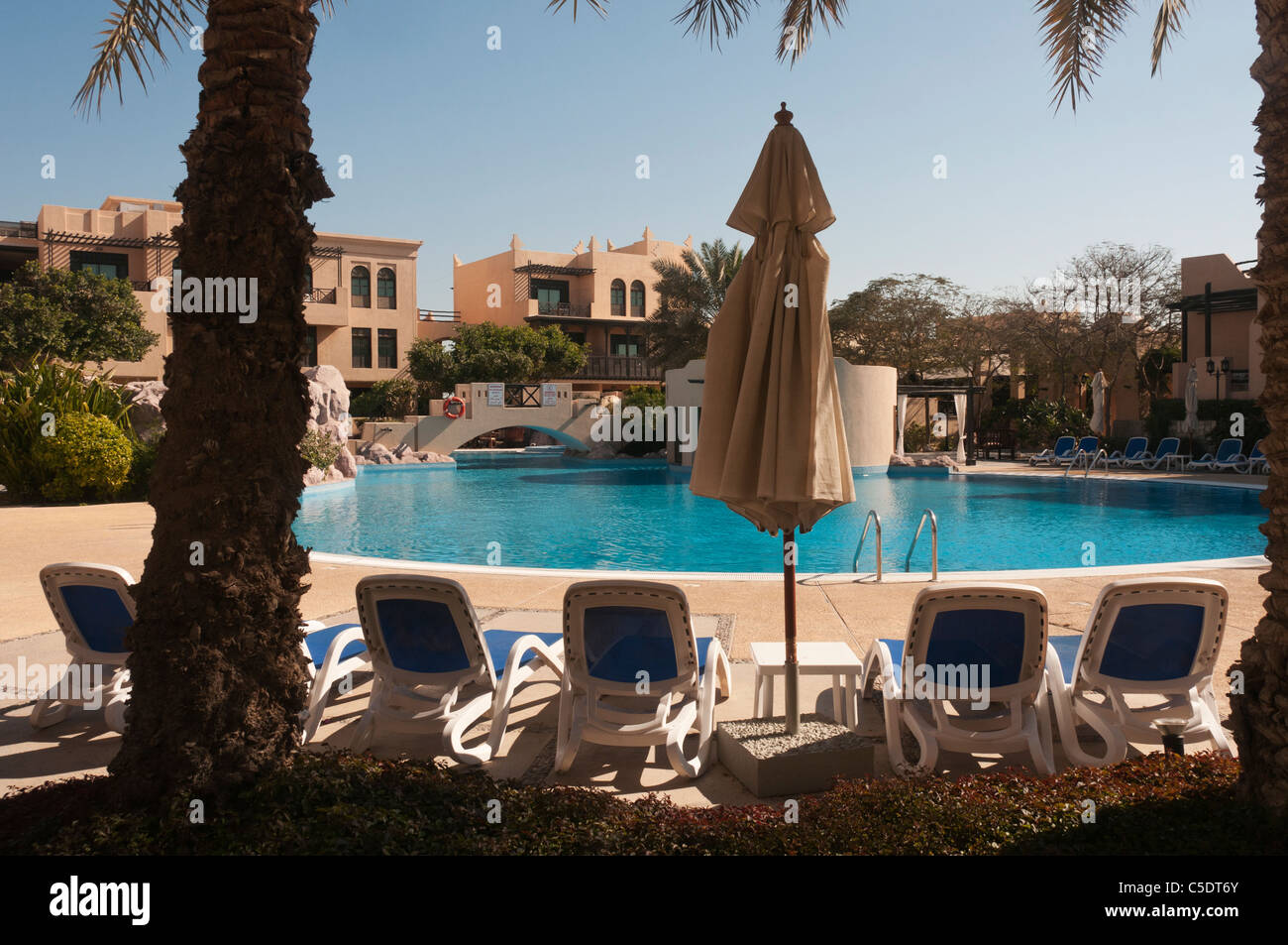 Manama bahrain buildings hi-res stock photography and images - Alamy