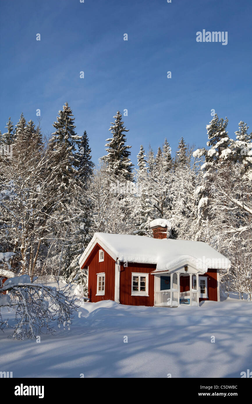 Trees cottage hi-res stock photography and images - Alamy