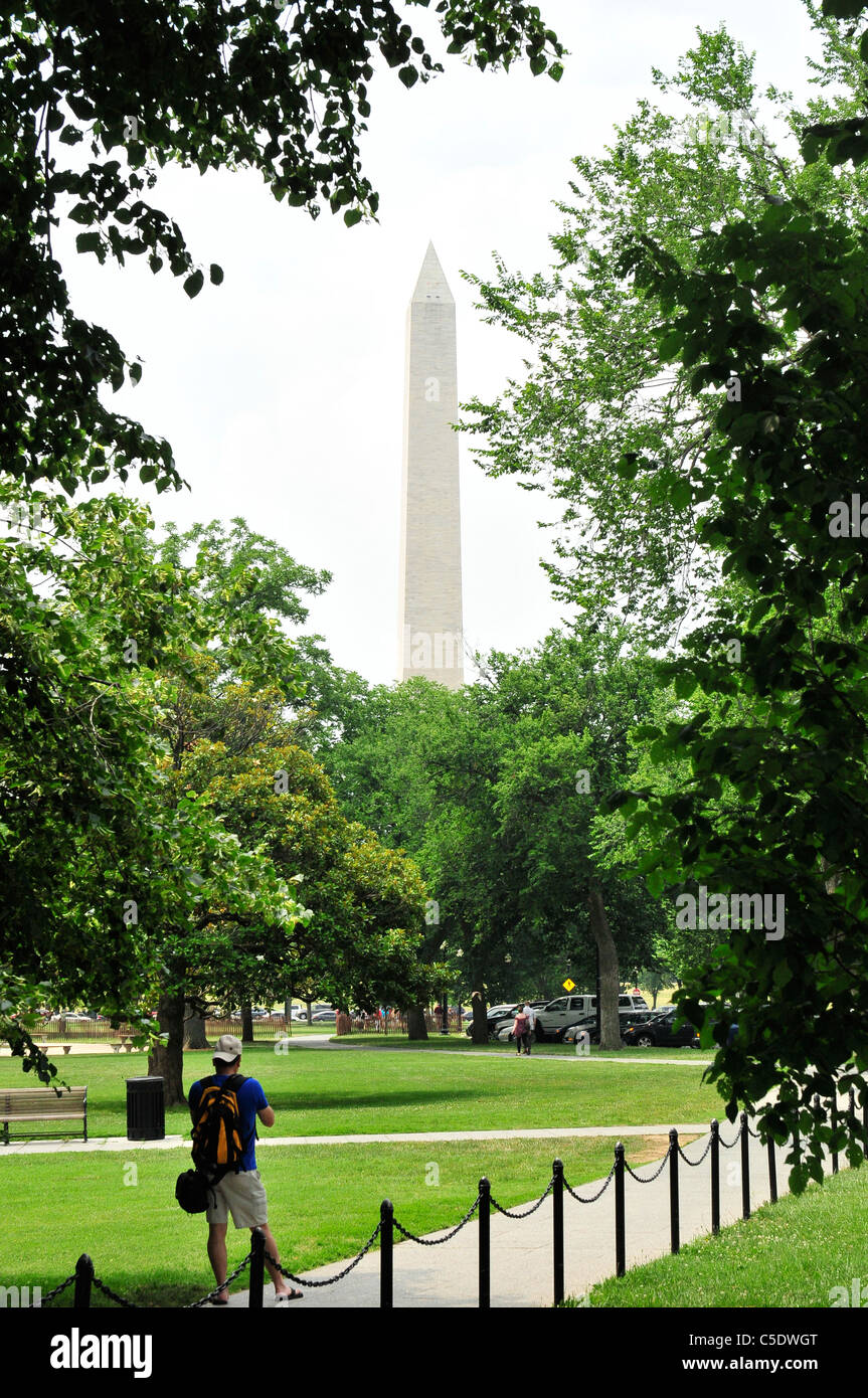 The Washington Monument is an obelisk near the west end of the National ...