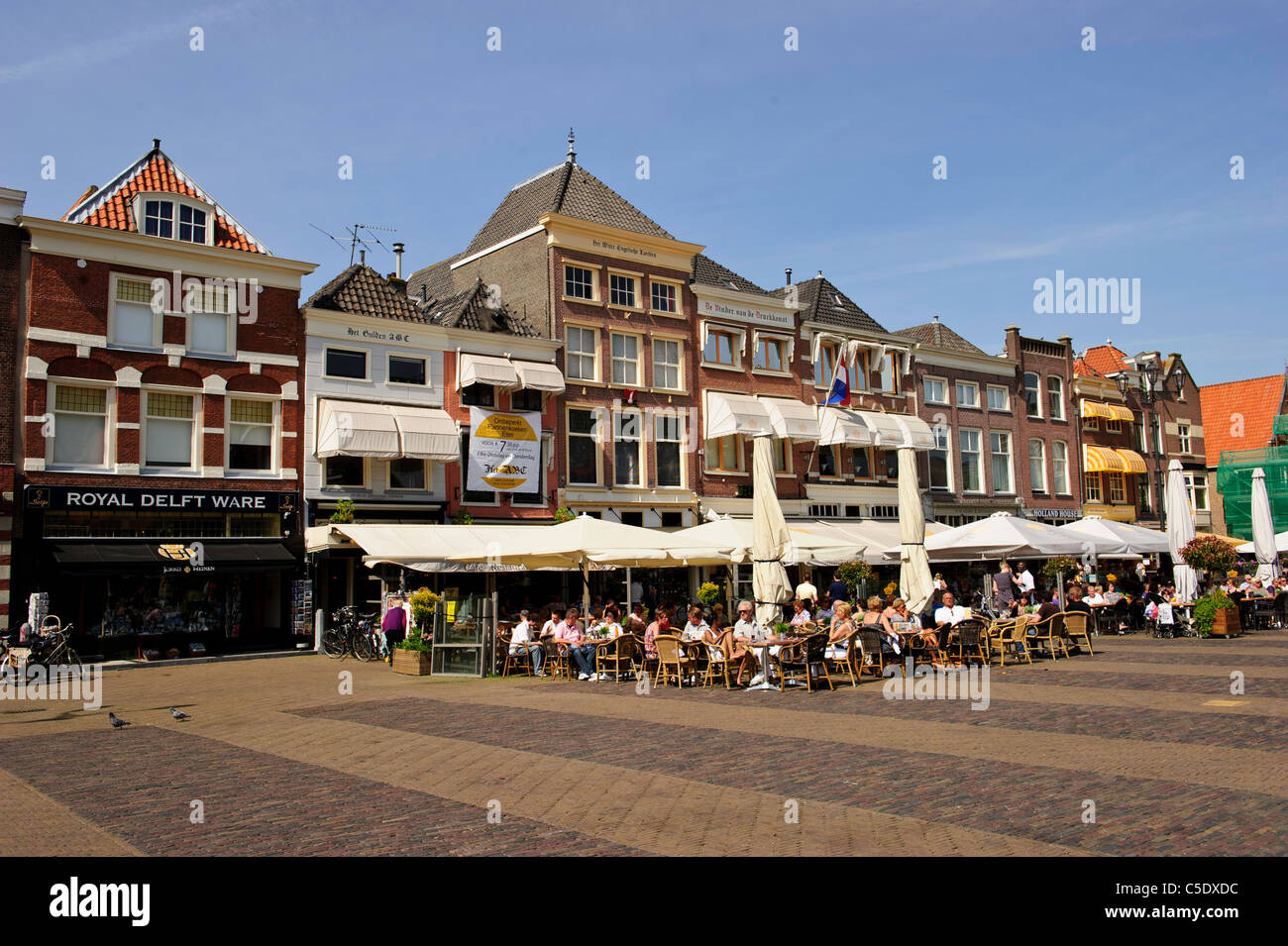 Cafe's on the plein in front of the Nieuwe Kerk, Delft, Netherlands ...