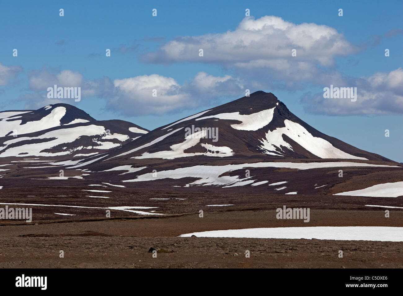 Snow patches hi-res stock photography and images - Alamy