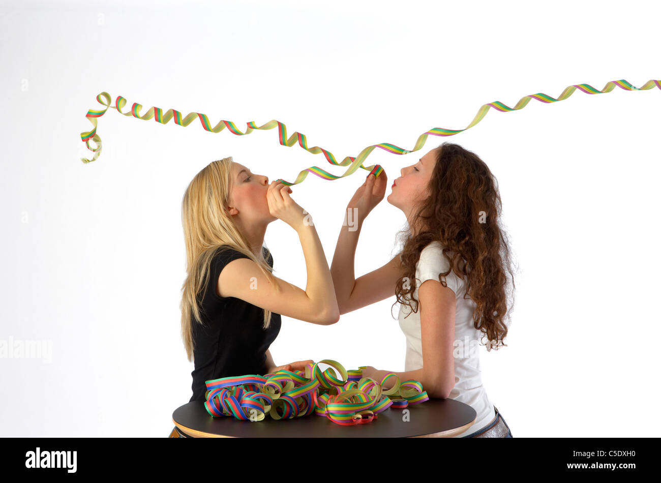 Streamers blowing hi-res stock photography and images - Alamy