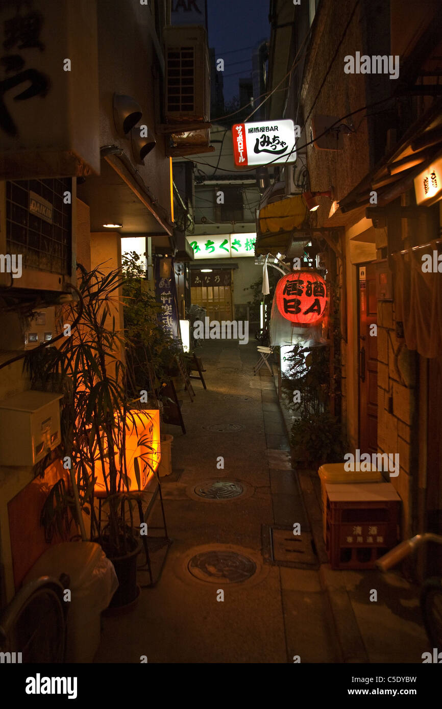 Narrow alley of small restaurants in Tokyo Stock Photo - Alamy