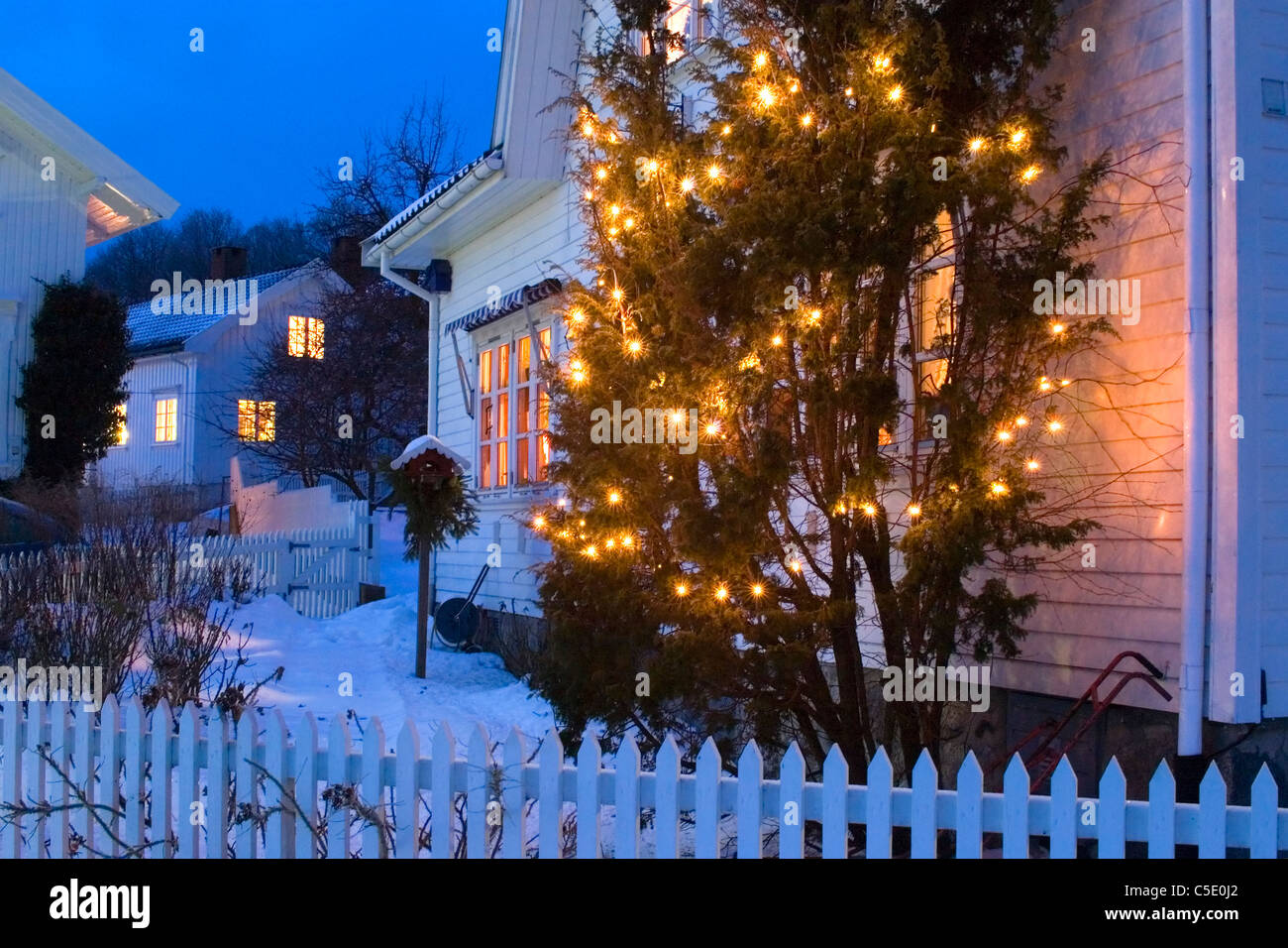 White fence night hi-res stock photography and images - Alamy