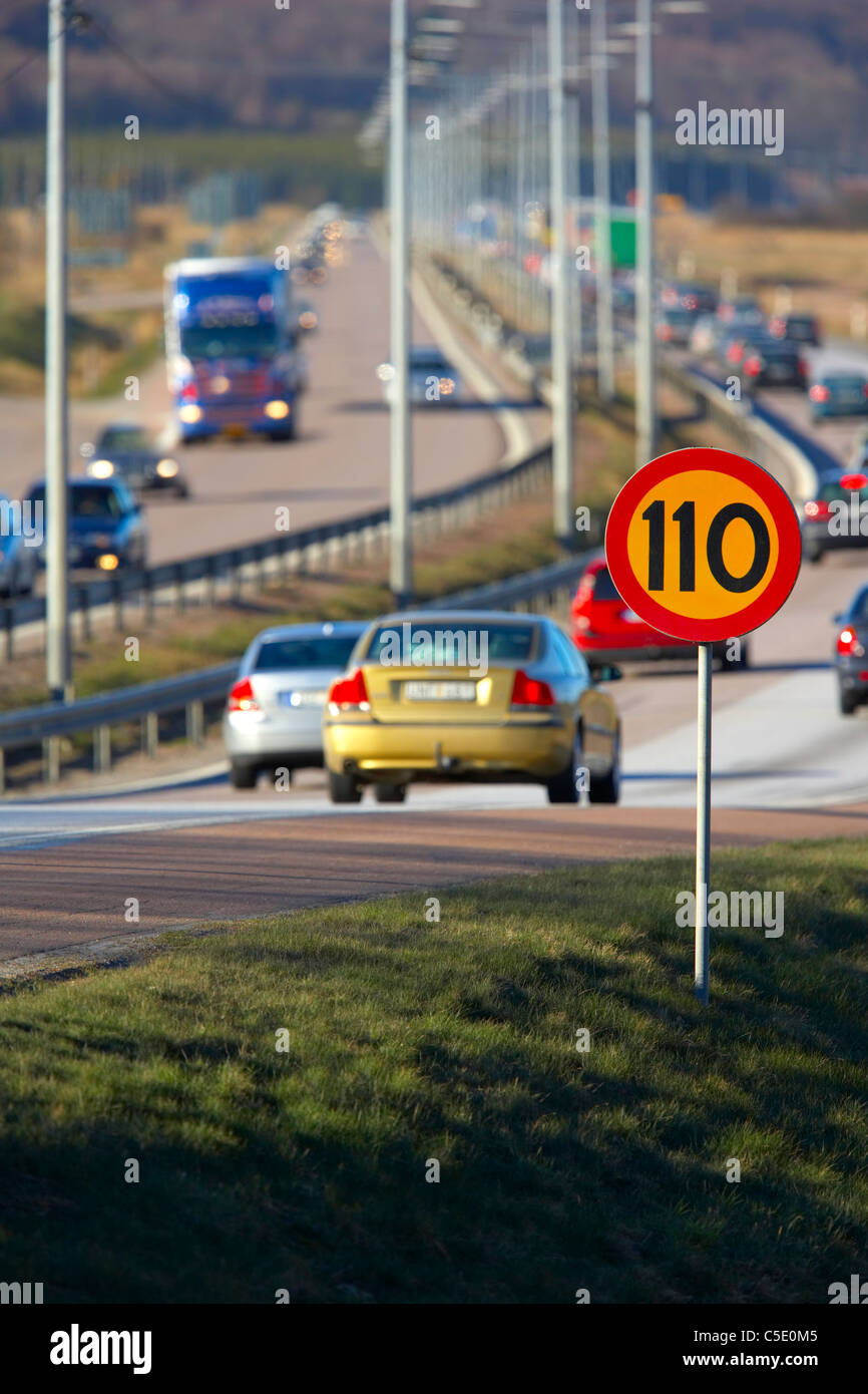 Vehicles on freeway hi-res stock photography and images - Alamy