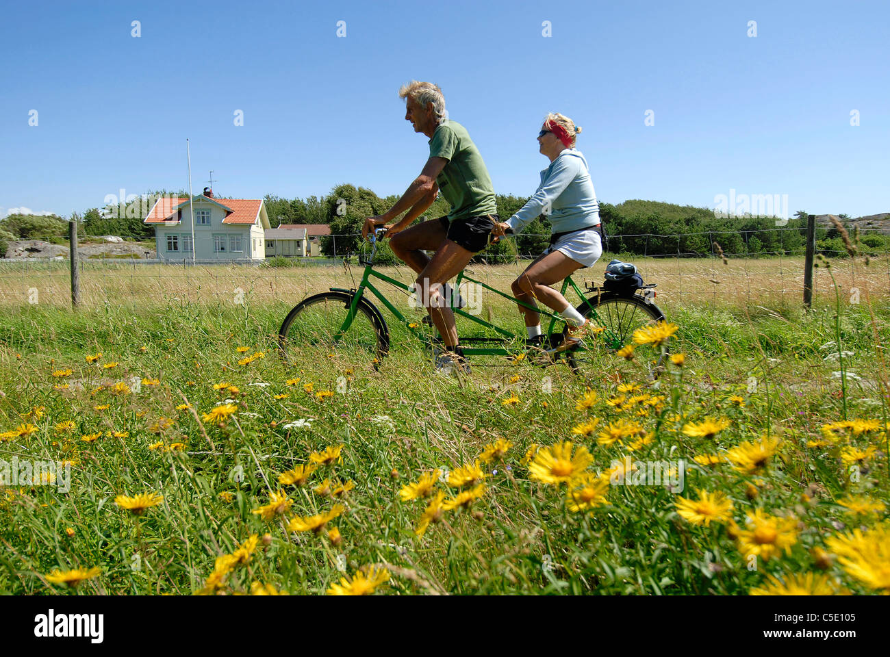 Side by side tandem bicycle hi-res stock photography and images - Alamy