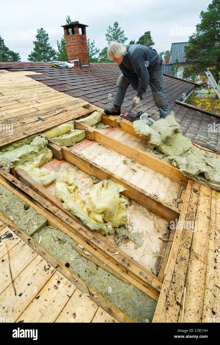 Man doing roof work hi-res stock photography and images - Alamy