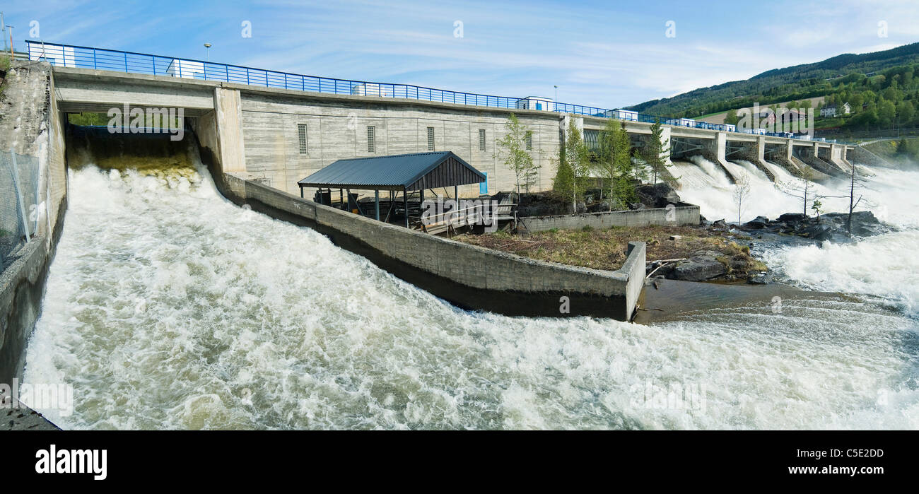Barrage bridge hi-res stock photography and images - Alamy