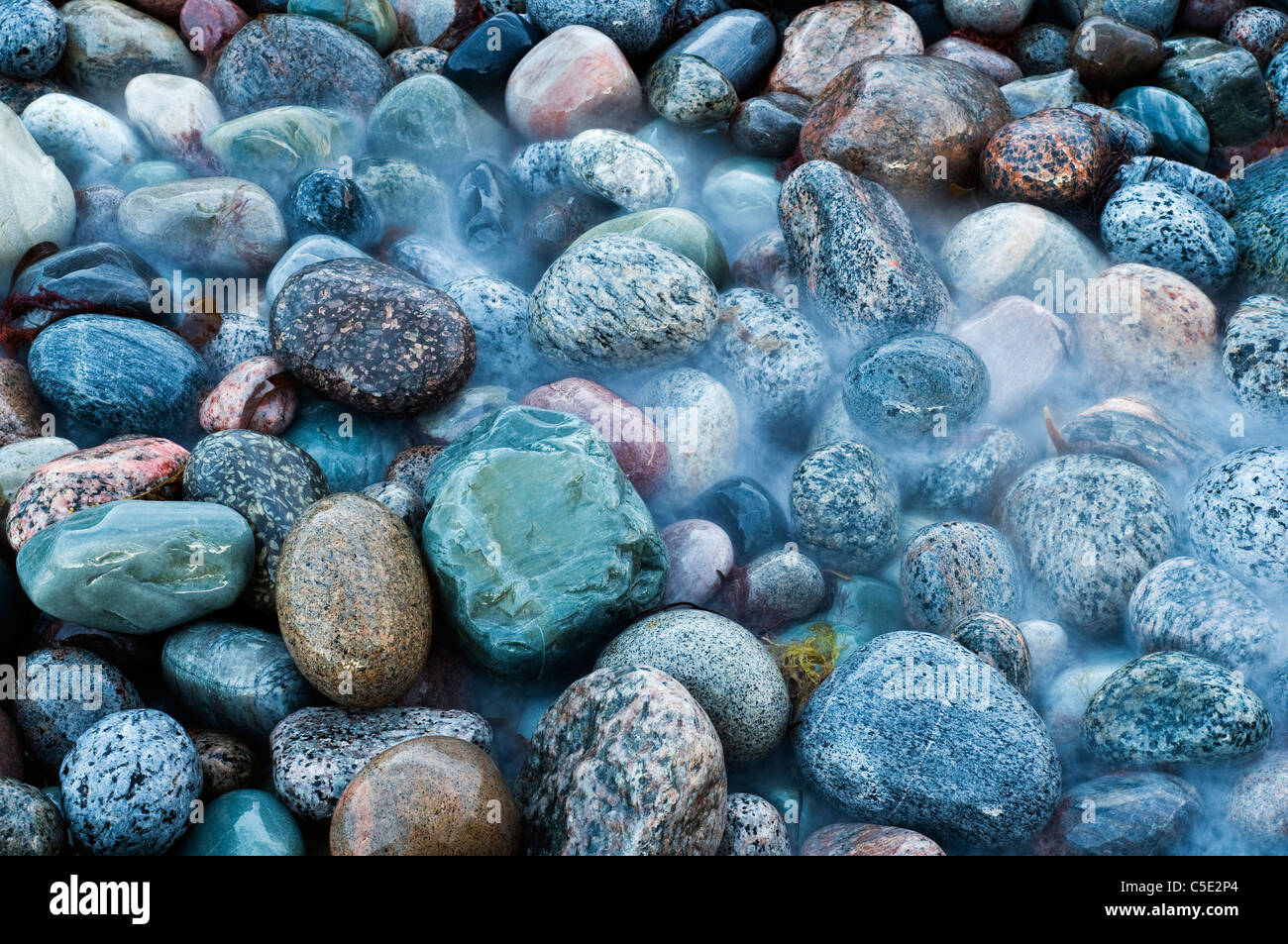 Beach waves on pebbles hi-res stock photography and images - Alamy