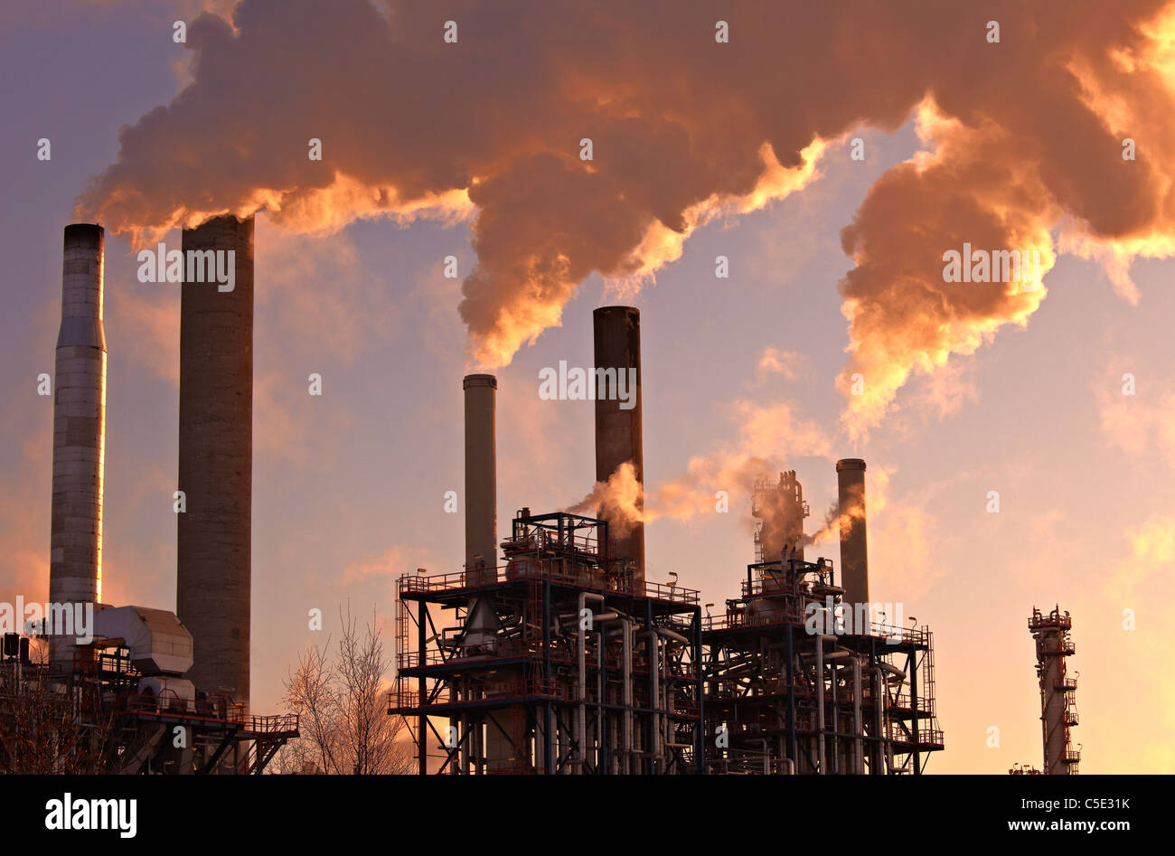 Smoke emitting factory chimneys hi-res stock photography and images - Alamy