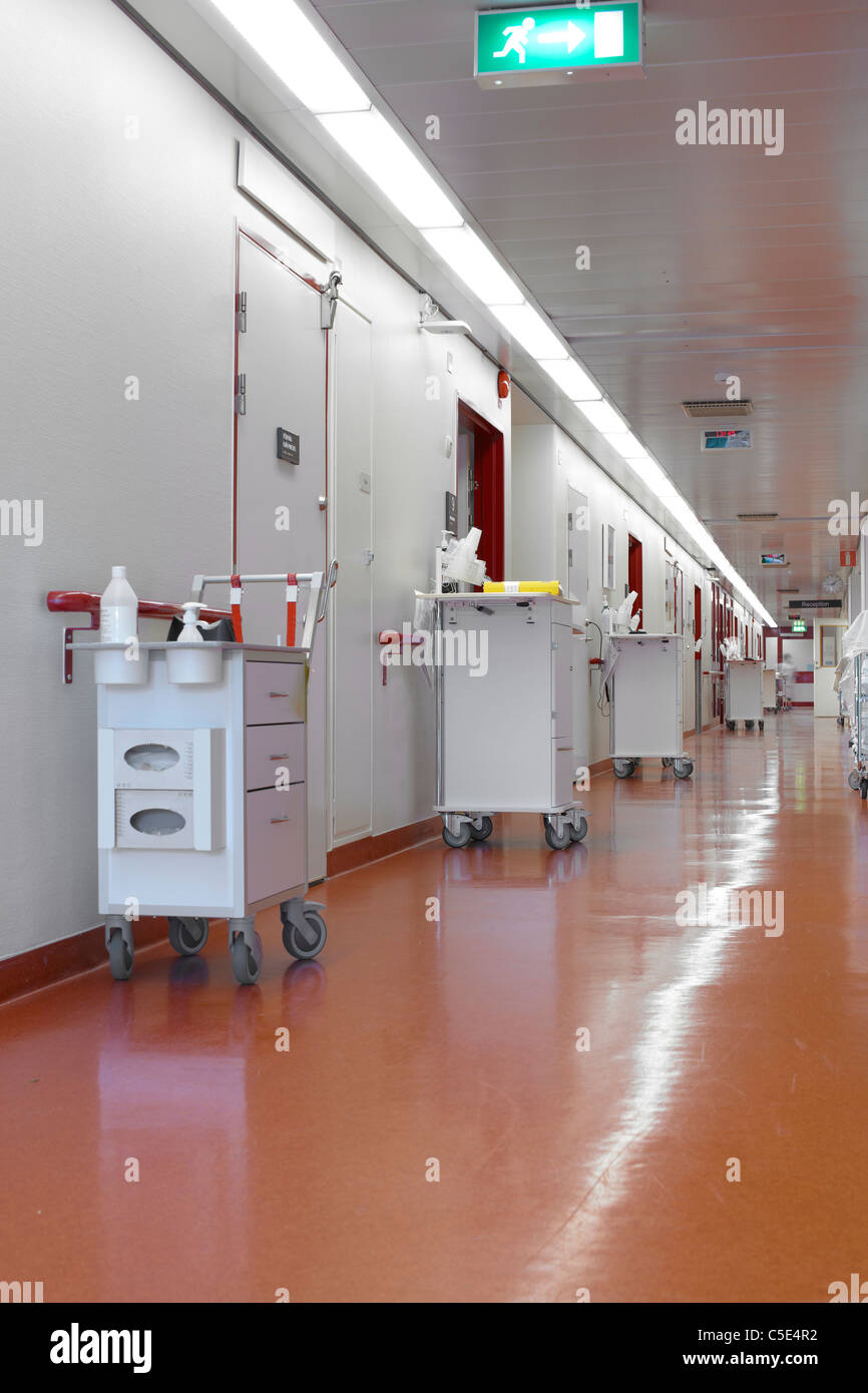 Patients trolley hi-res stock photography and images - Alamy