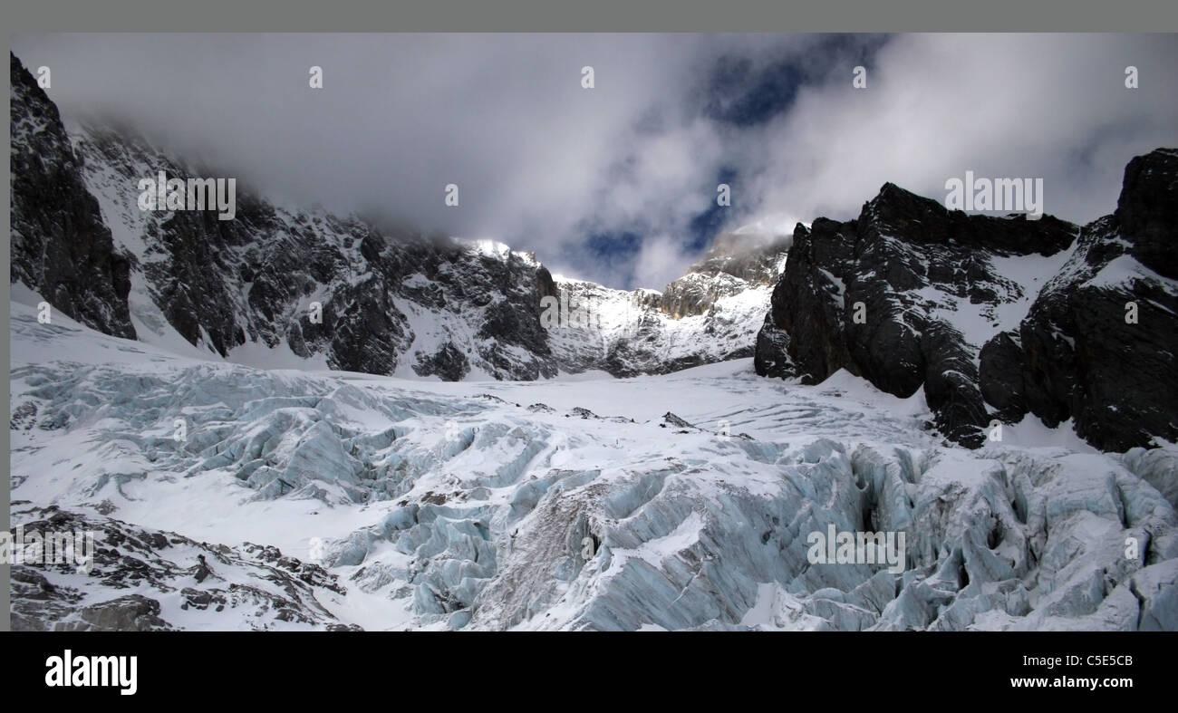 Lijiang Snow Mountain Summit Stock Photo - Alamy