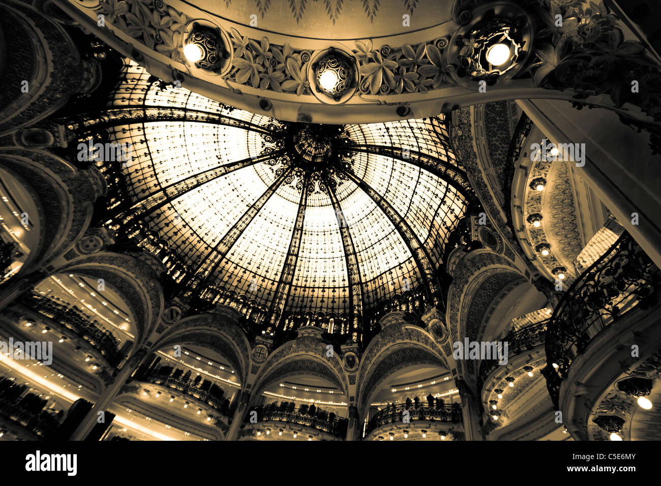 The ornate roof at the Galerie Lafayette, Paris, France Stock Photo - Alamy
