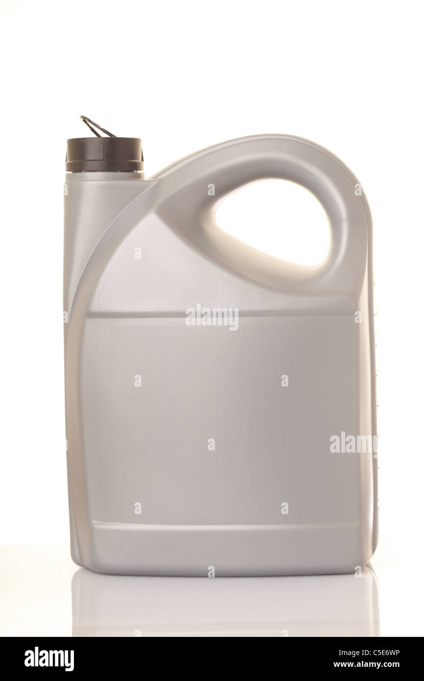 Can with car engine oil isolated on white Stock Photo - Alamy