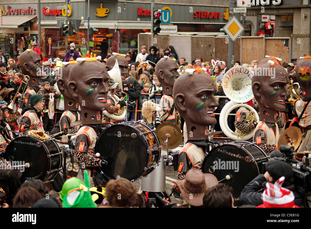 Rosenmontagszug parade, Carnival 2010 in Cologne, North Rhine ...