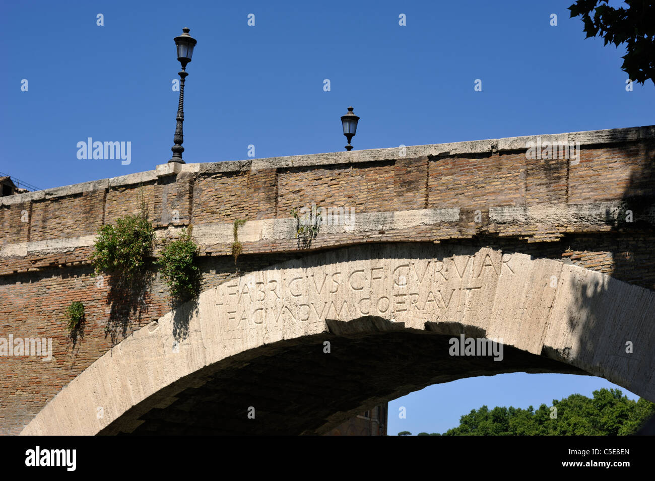 Roman arch bridges hi-res stock photography and images - Alamy