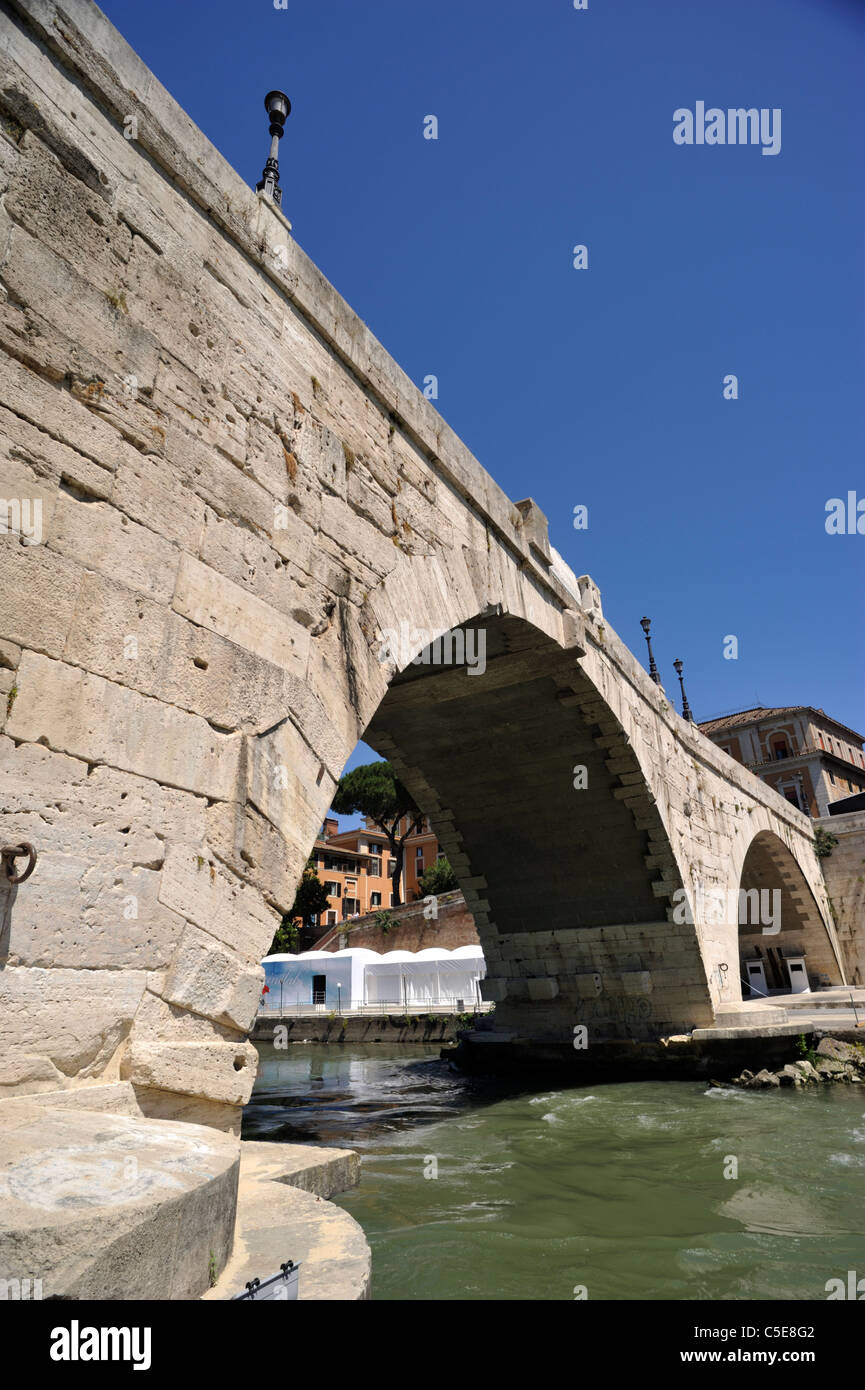 Roman arch bridges hi-res stock photography and images - Alamy