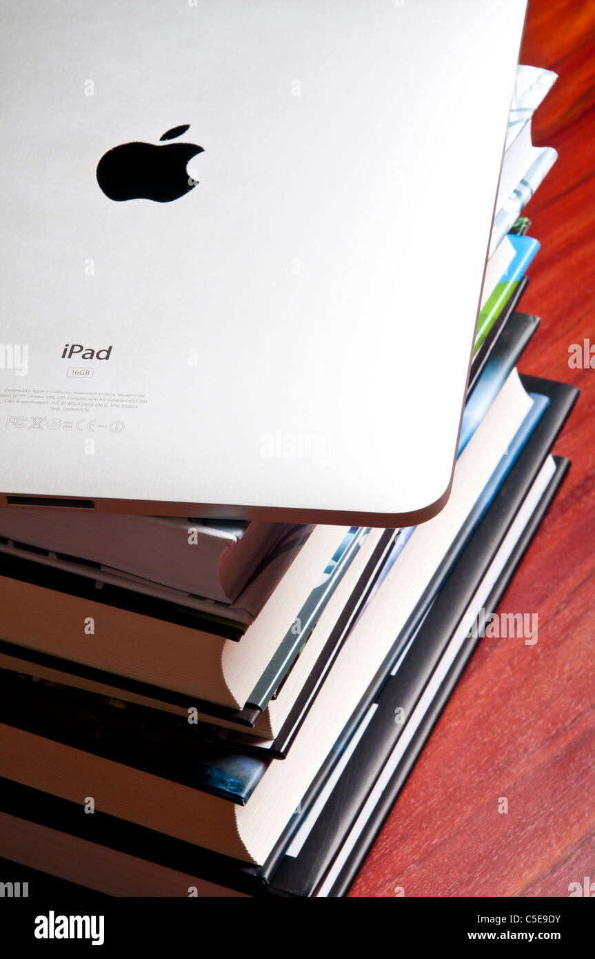 Apple books logo hi-res stock photography and images - Alamy