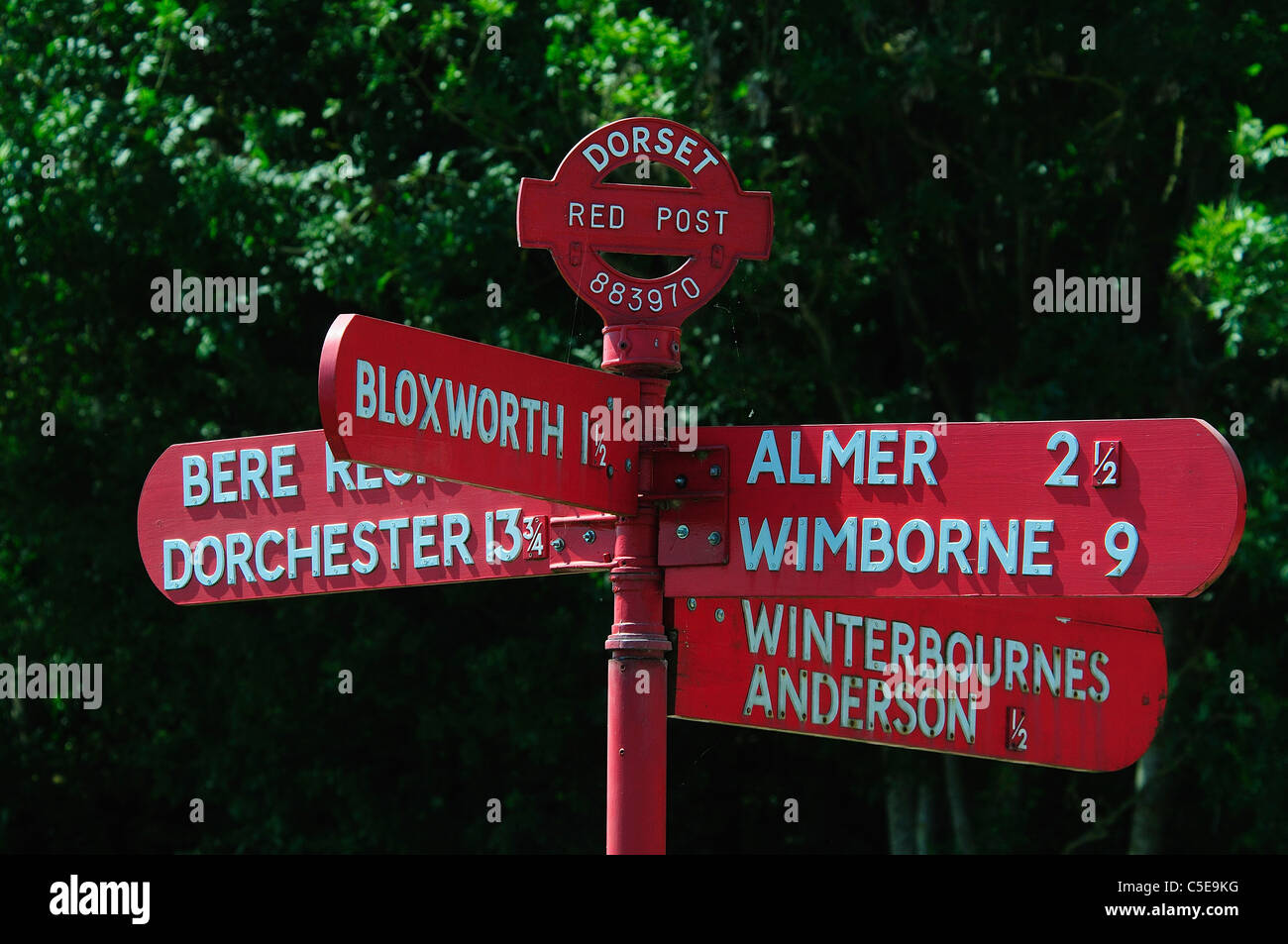 Traditional finger post road direction hi-res stock photography and ...