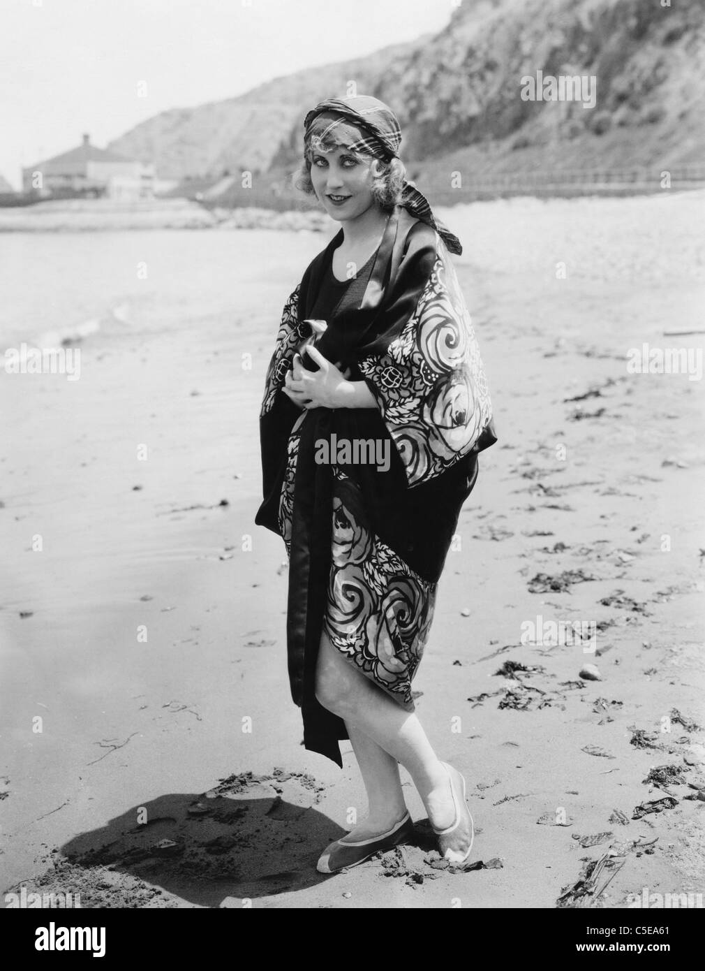 Woman in 30s smiling Black and White Stock Photos & Images - Alamy