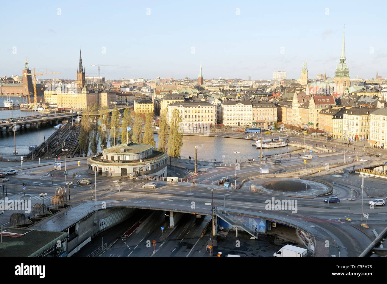 Bridge and buildings hi-res stock photography and images - Alamy