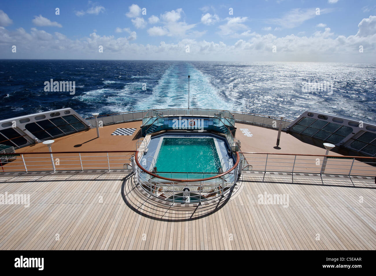 Swimming Pool on stern of Queen Mary 2 Cruise ship Stock Photo - Alamy
