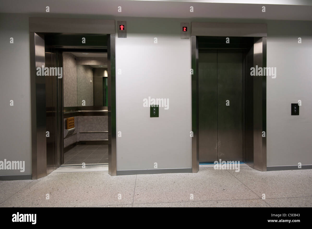 Open and closed elevator hi-res stock photography and images - Alamy
