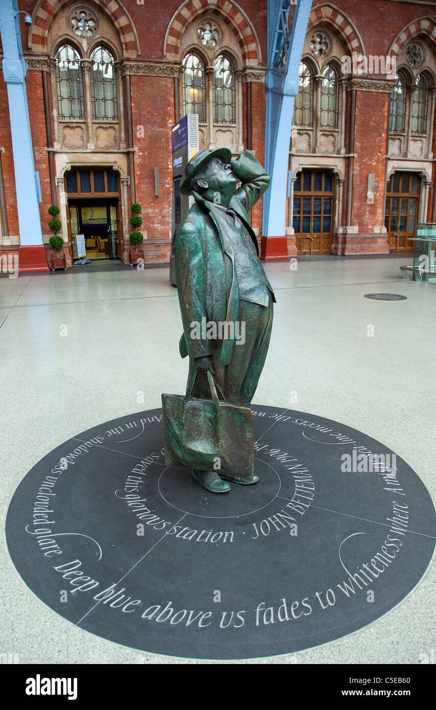 England, London, St Pancras railway station on Euston Road, Statue of ...