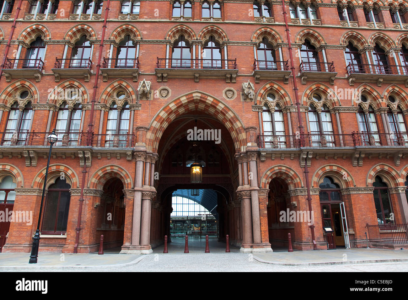 Exterior pancras road london hi-res stock photography and images - Alamy