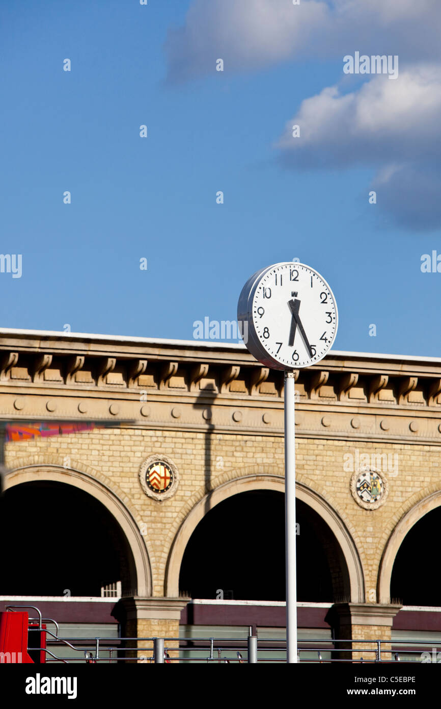 Pole clock hi-res stock photography and images - Alamy
