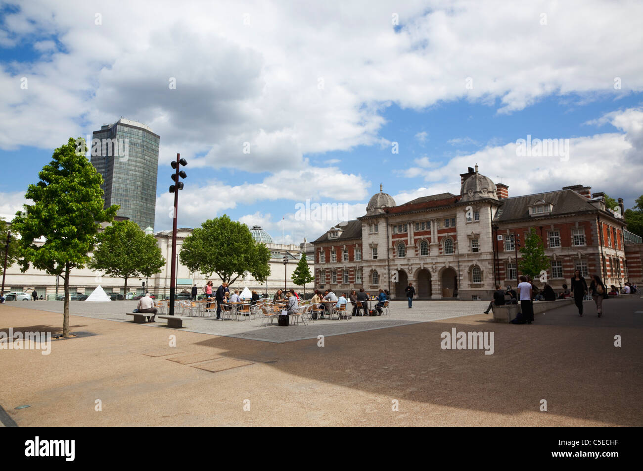 Courtyard of the chelsea college of art and design pimlico hi-res stock ...