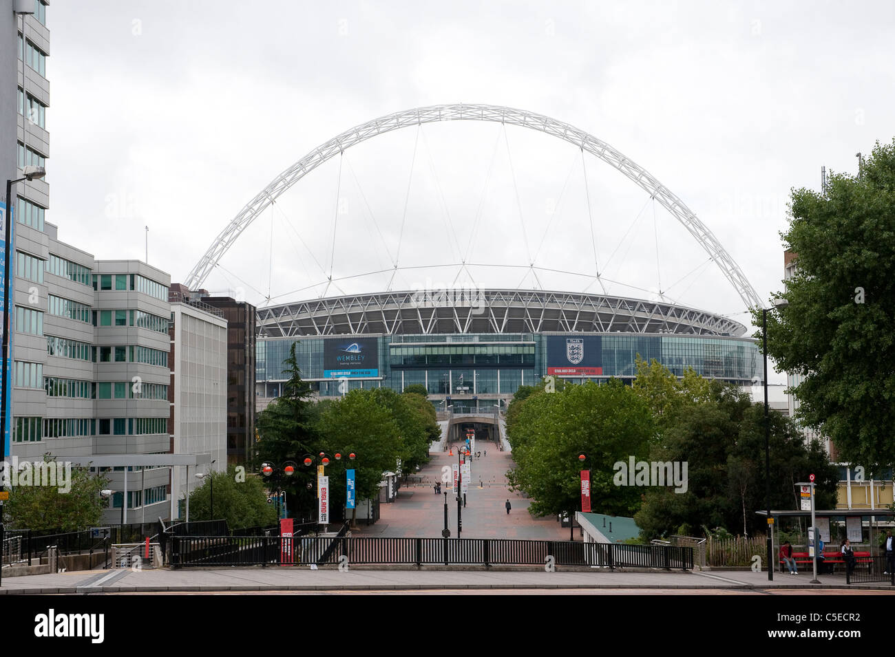 Distinctive view of the famous arch at Wembley Football Stadium ...