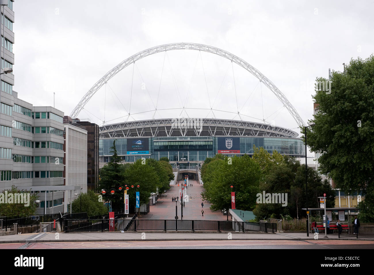 Distinctive view of the famous arch at Wembley Football Stadium ...