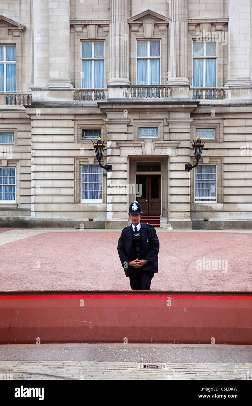 Entrance to palace westminster hi-res stock photography and images - Alamy
