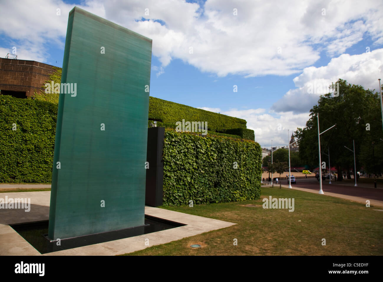 England, London, Westminster, The Mall, Metropolitan Police Memorial ...