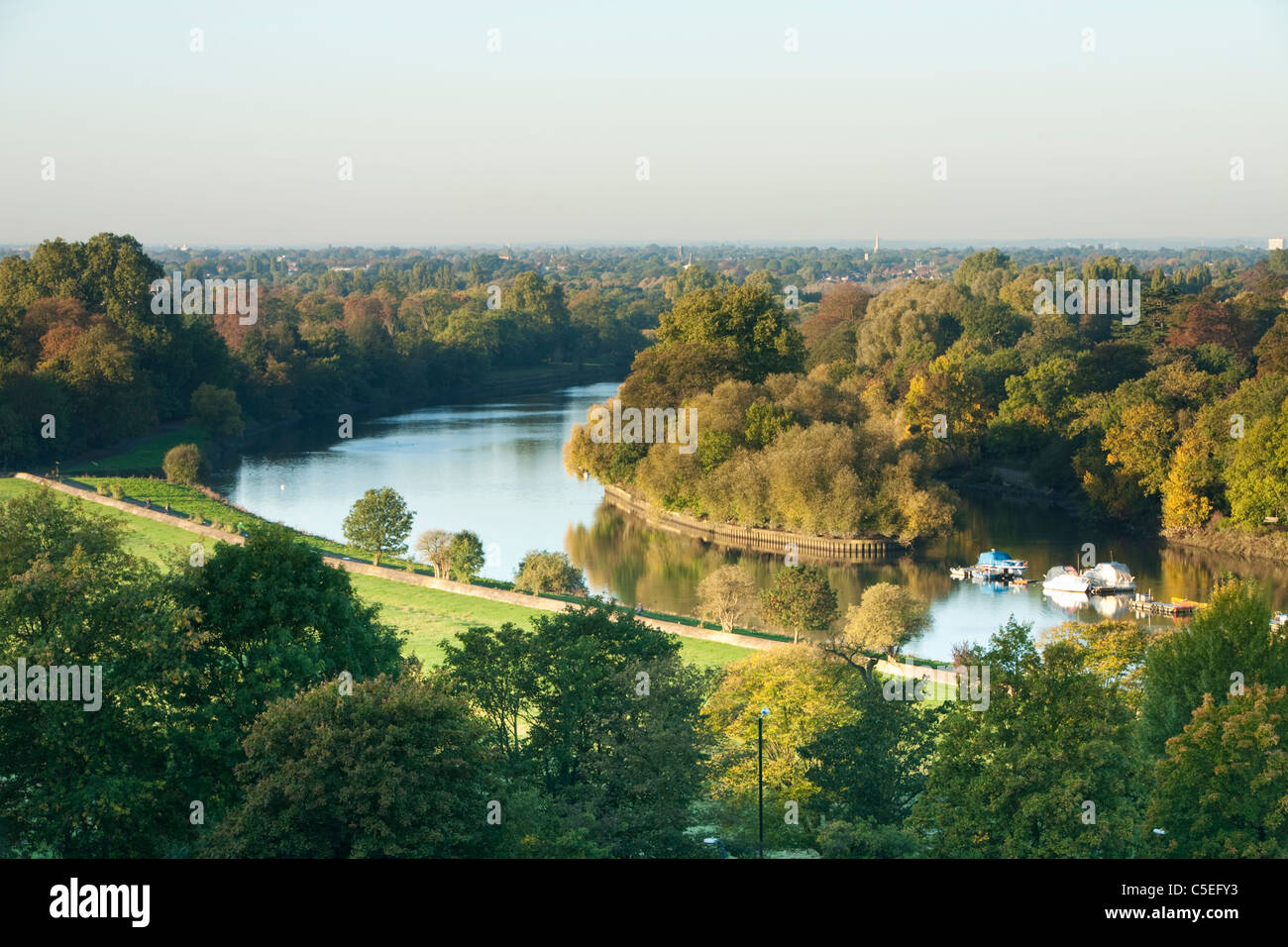 The river thames at richmond hi-res stock photography and images - Alamy