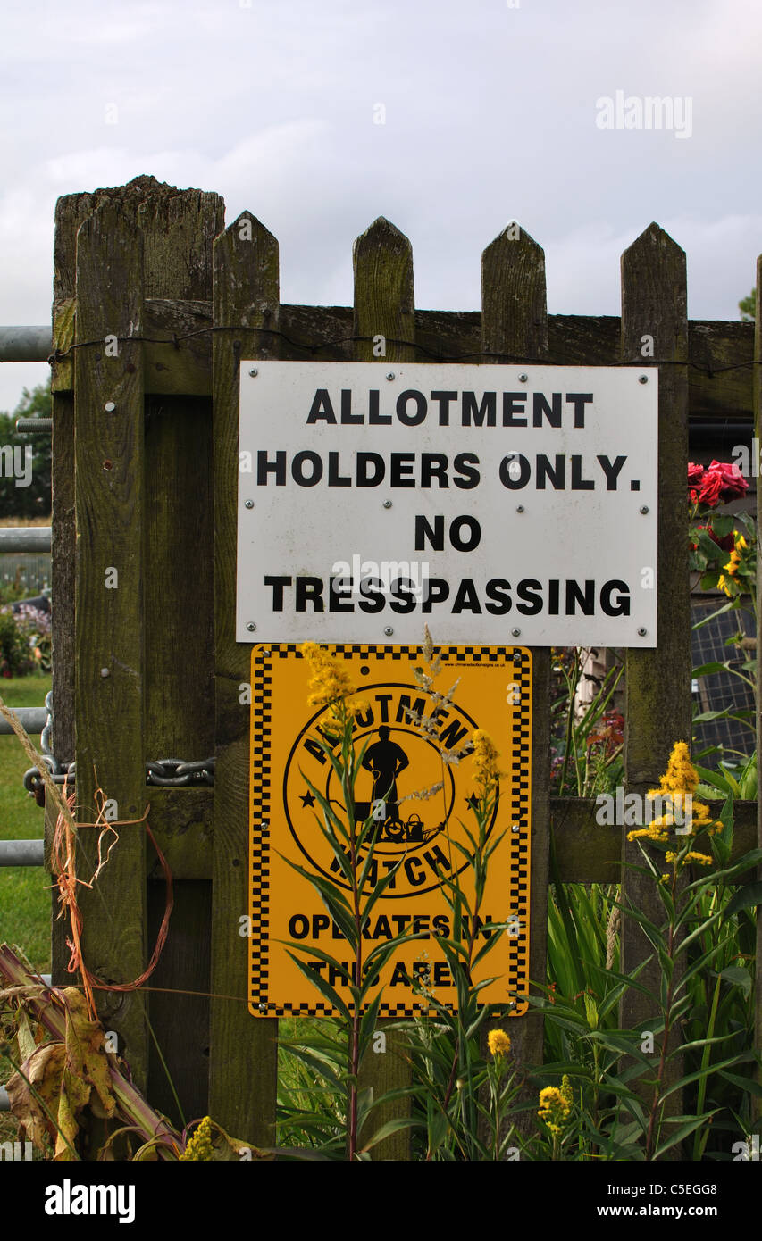Sign at allotment gardens with spelling mistake, UK Stock Photo - Alamy
